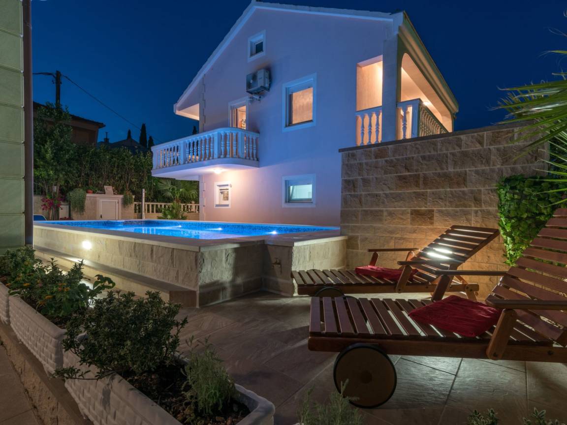 170 M² House ∙ 4 Bedrooms ∙ 9 Guests - Trogir