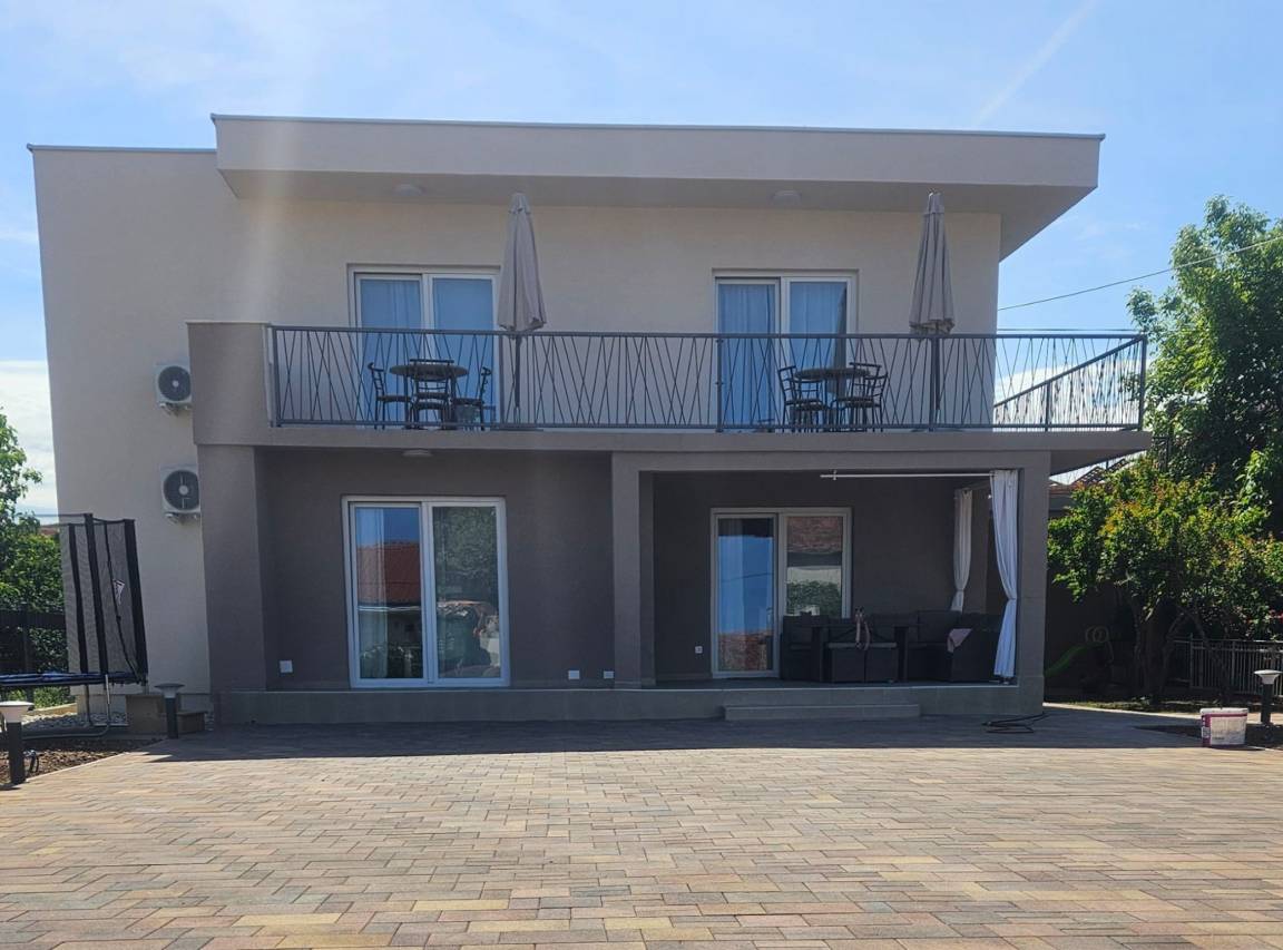 283 M² Ferienhaus ∙ 4 Schlafzimmer ∙ 10 Gäste - Jezera
