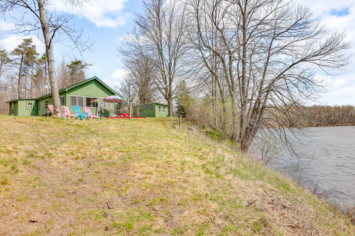 111 M² House ∙ 2 Bedrooms ∙ 6 Guests - Evart, MI