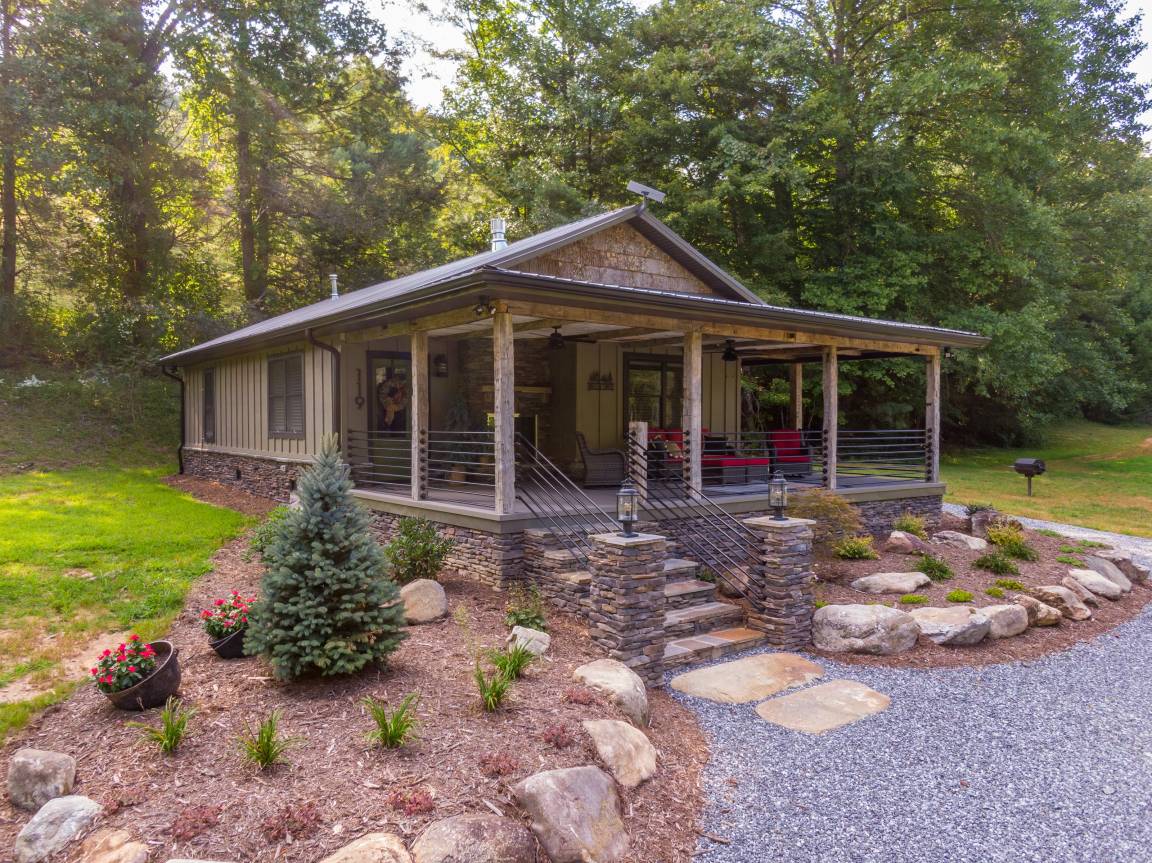 House ∙ 2 Bedrooms ∙ 6 Guests - Linville, NC