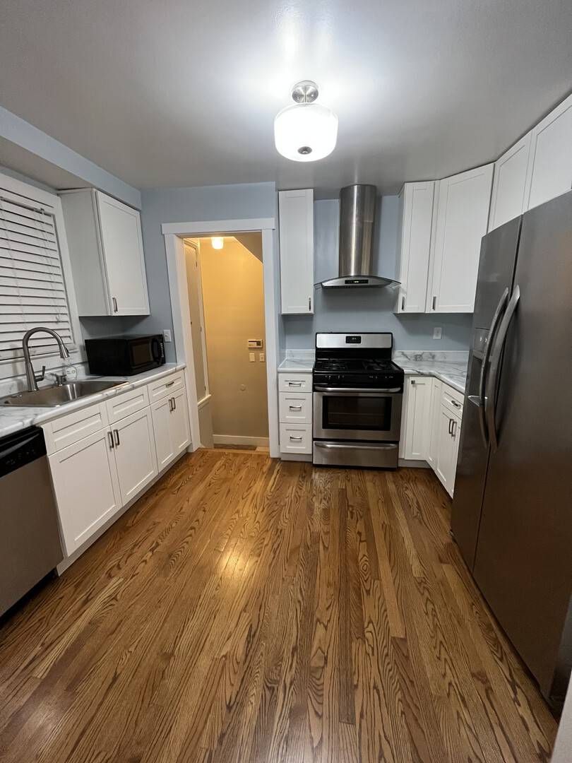 121 M² House ∙ 2 Bedrooms ∙ 4 Guests - Livonia, MI