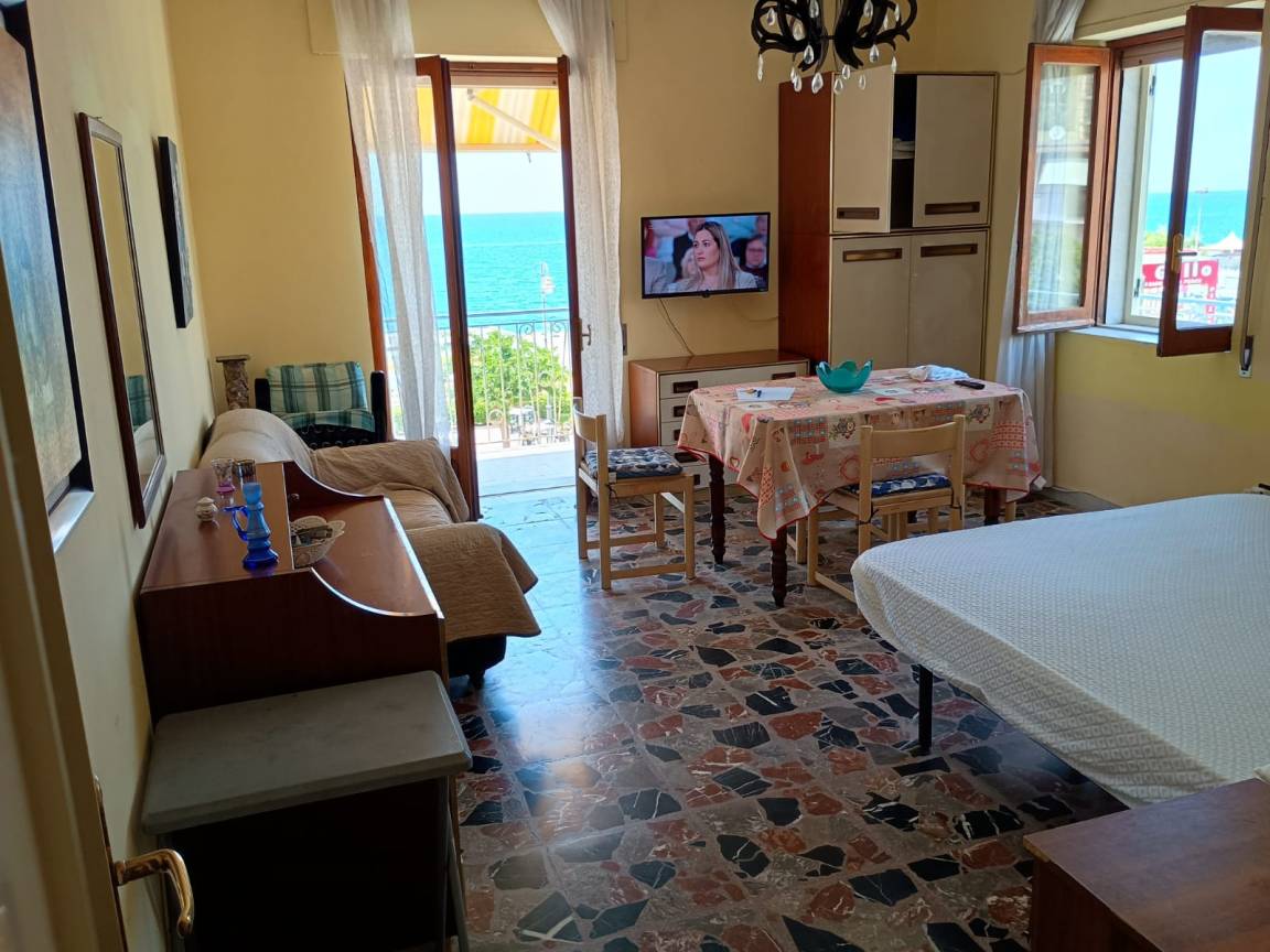 Ferienwohnung ∙ 3 Schlafzimmer ∙ 8 Gäste - Lamezia Terme