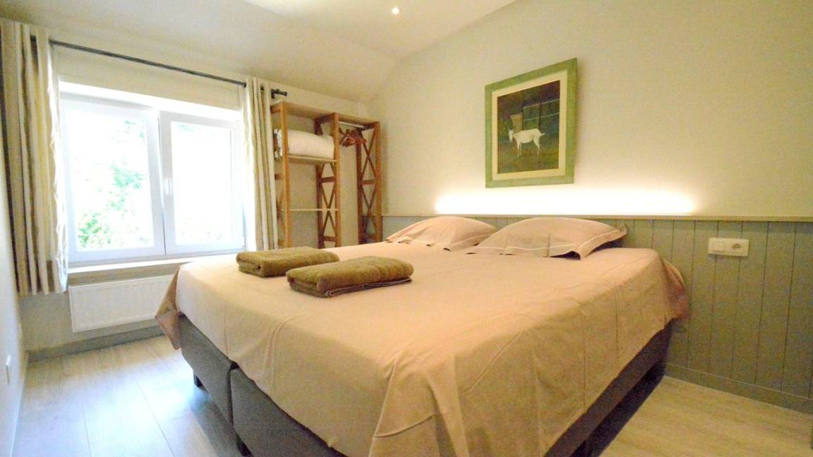 300 M² Maison De Vacances ∙ 7 Chambres ∙ 14 Personnes - Bouillon