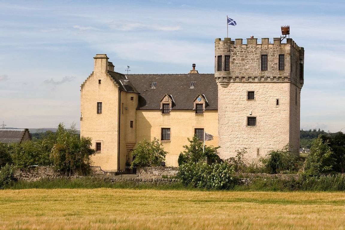 280 M² House ∙ 4 Bedrooms ∙ 8 Guests - Falkirk