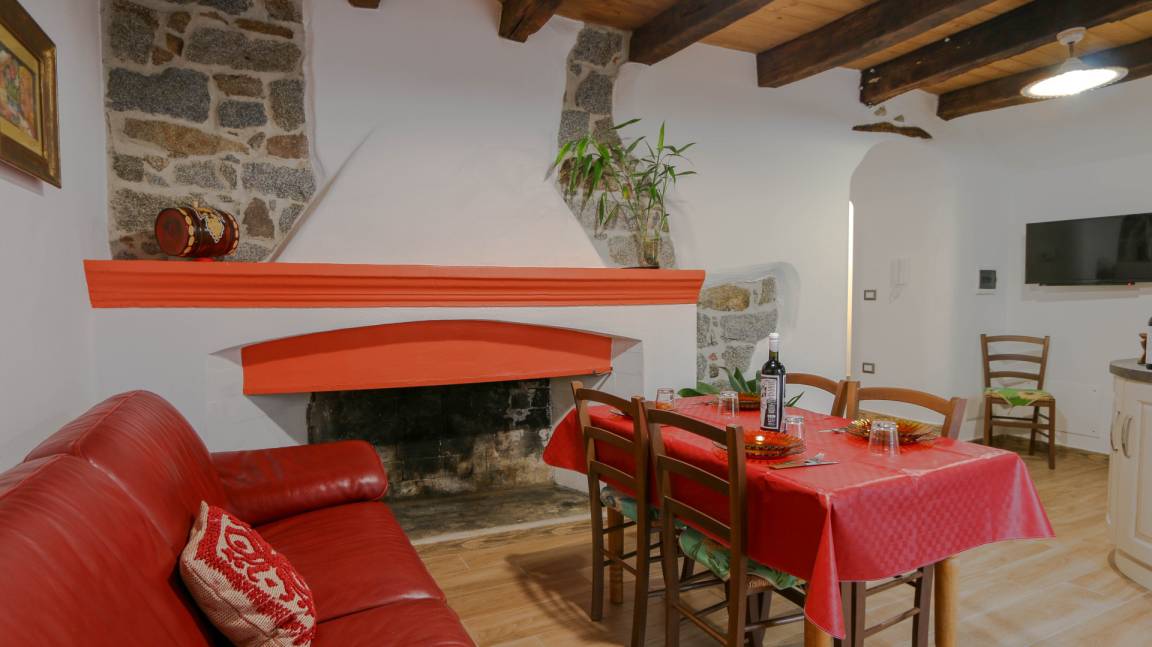 140 M² Appartamento Vacanza ∙ 2 Camere Da Letto ∙ 5 Ospiti - Fonni