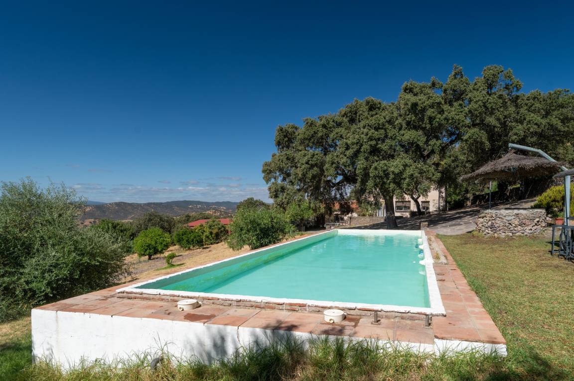 200 M² Ferienhaus ∙ 7 Schlafzimmer ∙ 16 Gäste - Fuentes de León