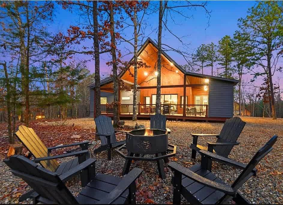 193 M² Cabin ∙ 4 Bedrooms ∙ 14 Guests - Oklahoma