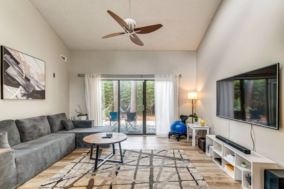 111 M² Huoneisto ∙ 3 Makuuhuonetta ∙ 8 Vierasta - Cary, NC