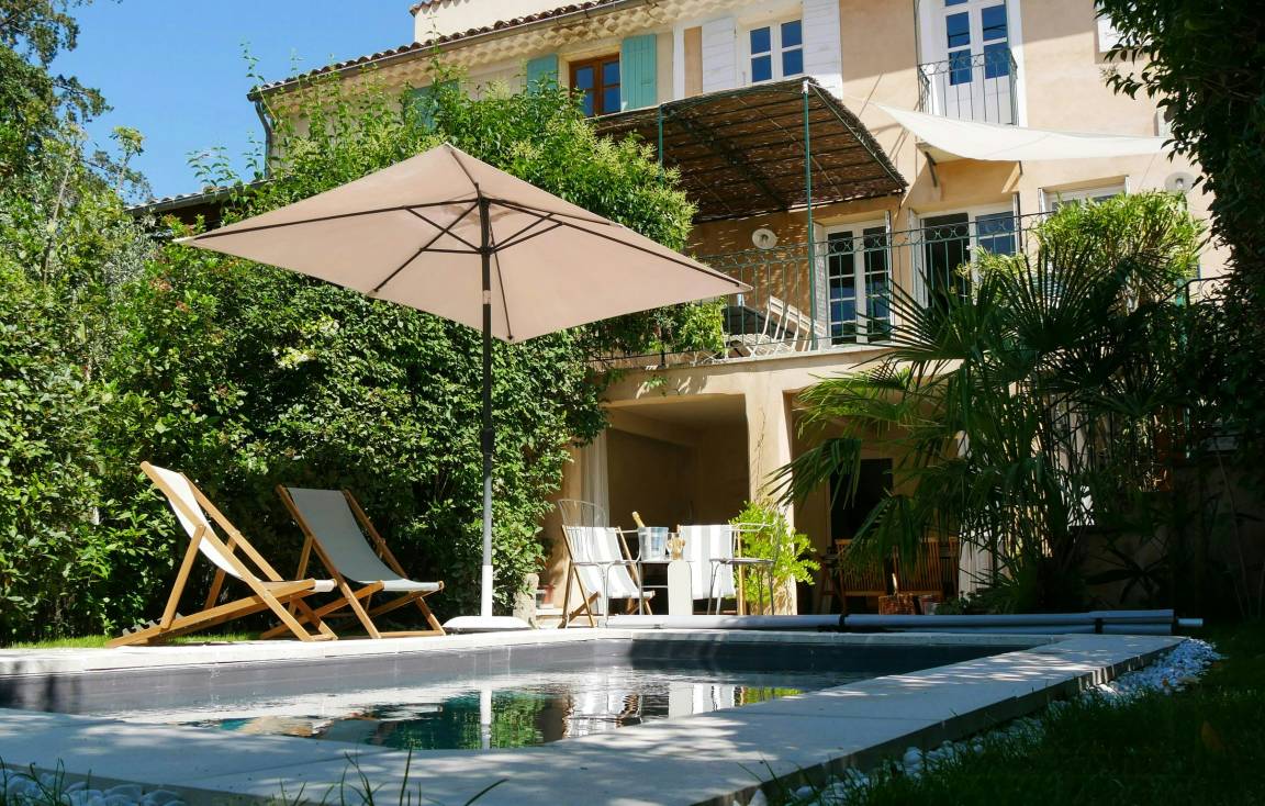 140 M² House ∙ 5 Bedrooms ∙ 10 Guests - Nyons