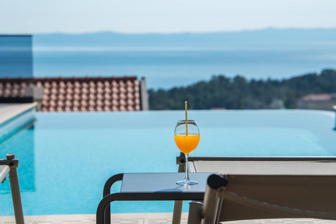 400 M² Villa ∙ 4 Makuuhuonetta ∙ 9 Vierasta - Tučepi