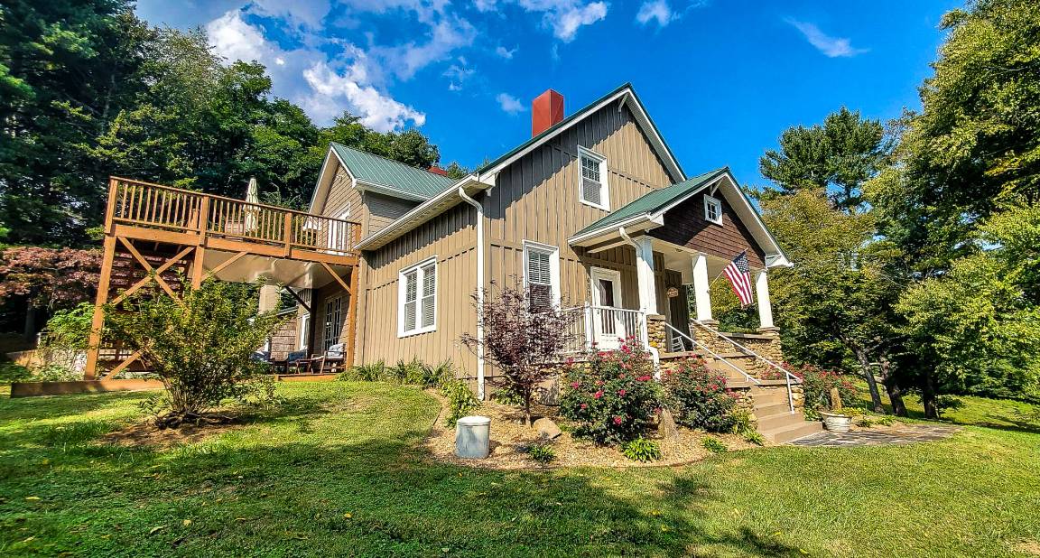 House ∙ 5 Bedrooms ∙ 12 Guests - West Jefferson, NC