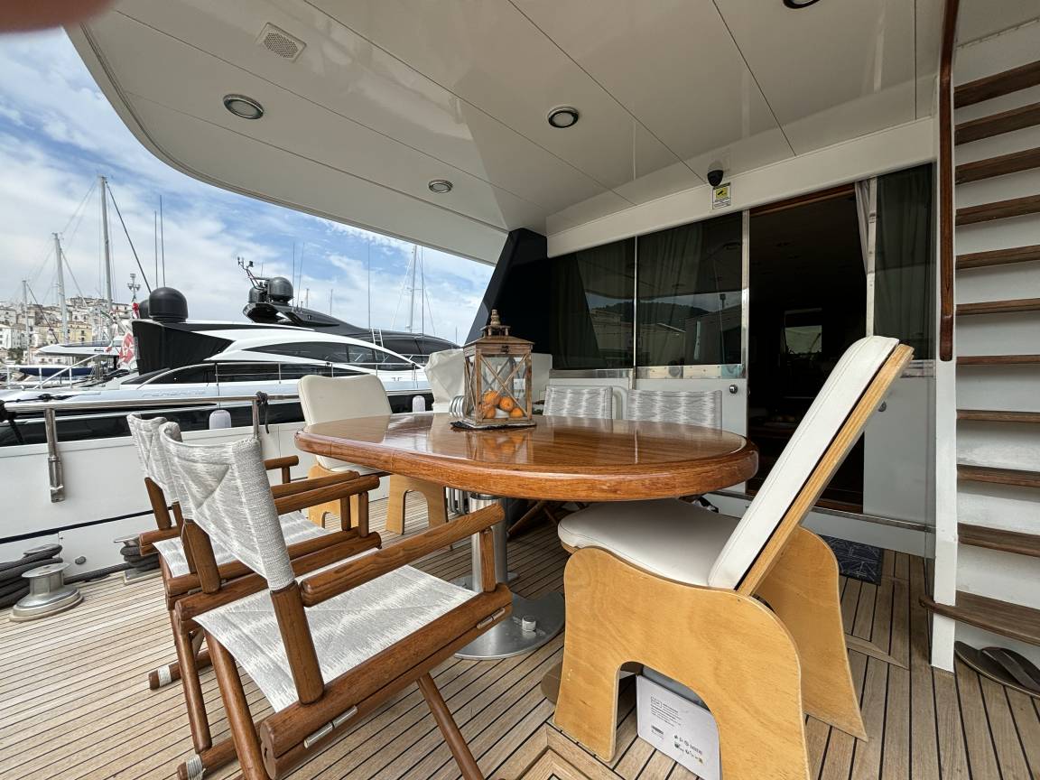 Houseboat ∙ 4 Bedrooms ∙ 8 Guests - Rodi Garganico