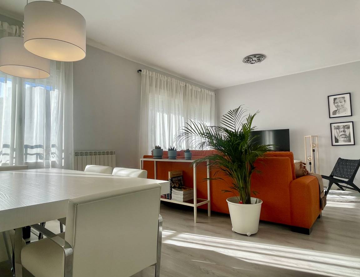100 M² Apartamento ∙ 3 Habitaciones ∙ 6 Huéspedes - Zaragoza, España