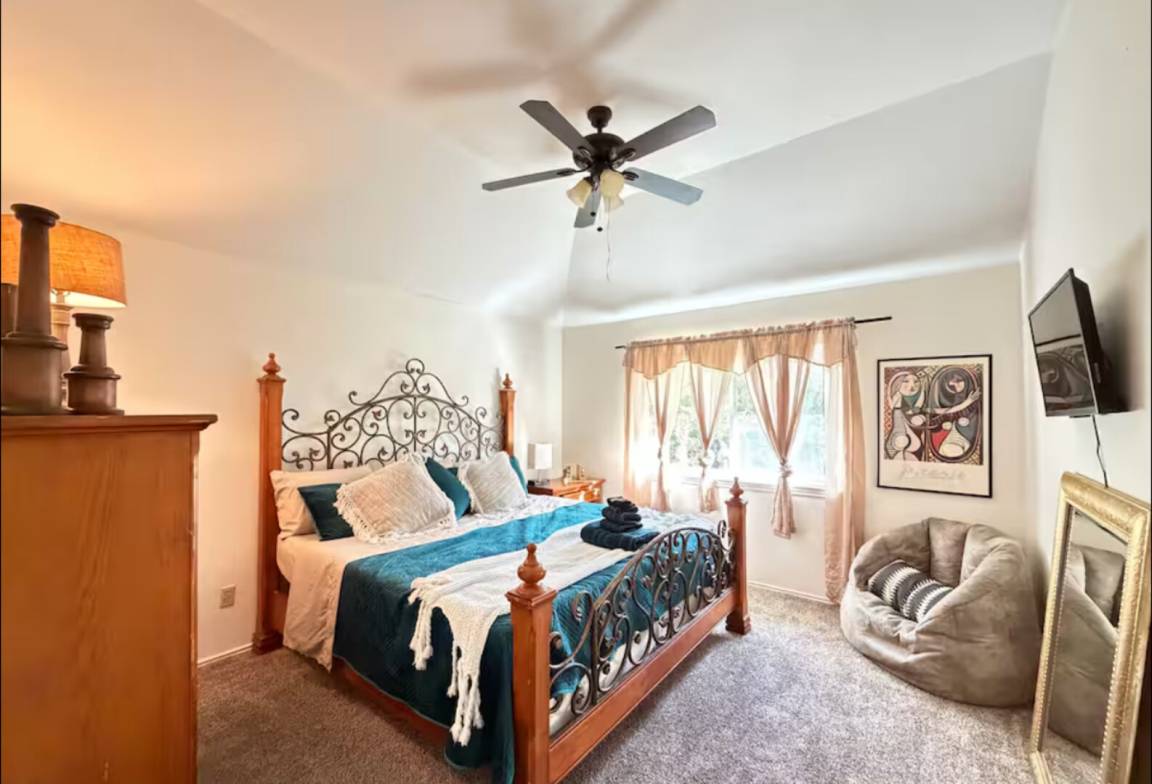 199 M² House ∙ 5 Bedrooms ∙ 8 Guests - Arlington, TX