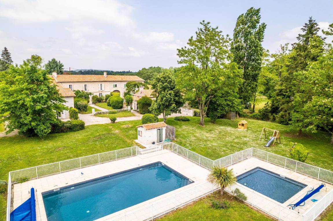 450 M² Maison De Vacances ∙ 13 Chambres ∙ 28 Personnes - Jardins du logis de Forge