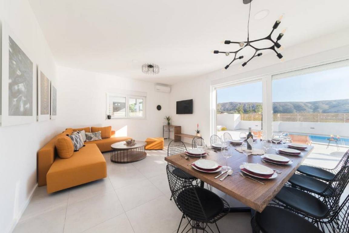 200 M² Villa ∙ 4 Habitaciones ∙ 10 Huéspedes - Pag