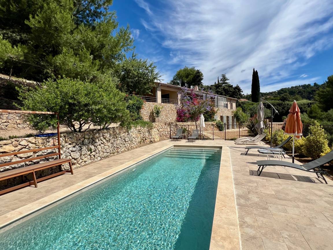 250 M² Villa ∙ 5 Bedrooms ∙ 10 Guests - Bandol
