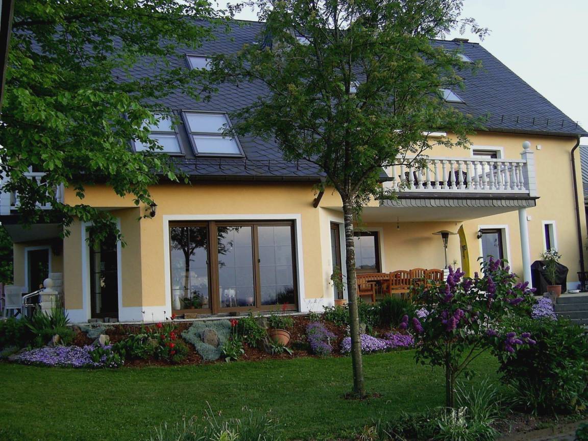 90 M² Ferienwohnung ∙ 2 Schlafzimmer ∙ 5 Gäste - Burg-Reuland