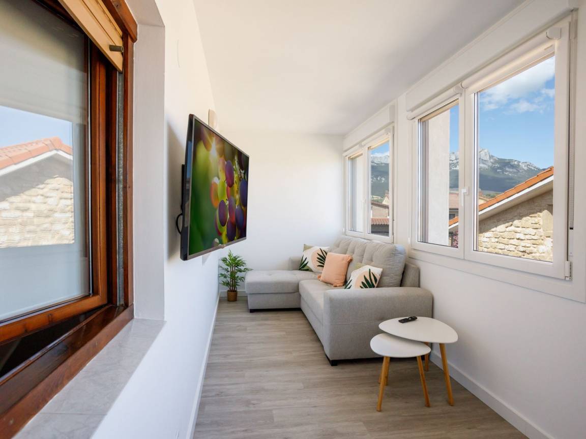 99 M² Talo ∙ 4 Makuuhuonetta ∙ 8 Vierasta - Elciego