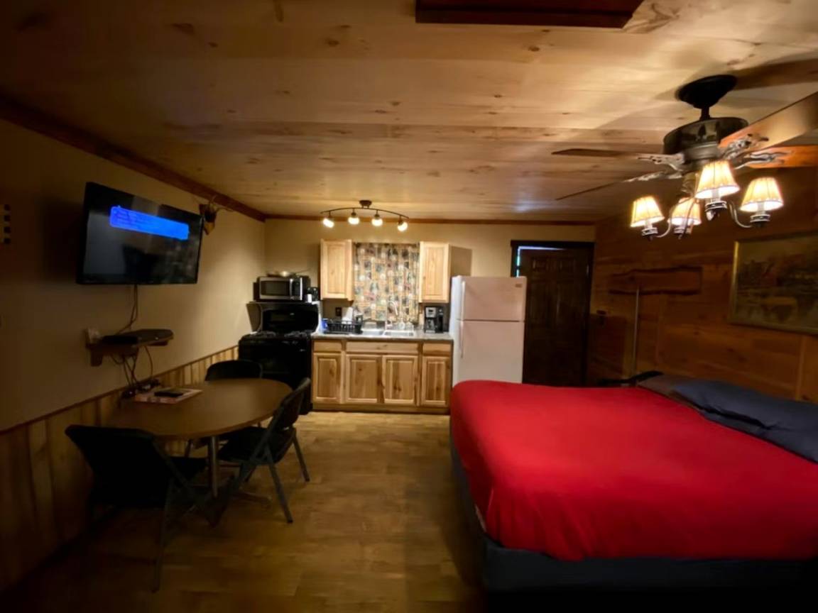 Lodge ∙ 1 Bedroom ∙ 6 Guests - Michigan