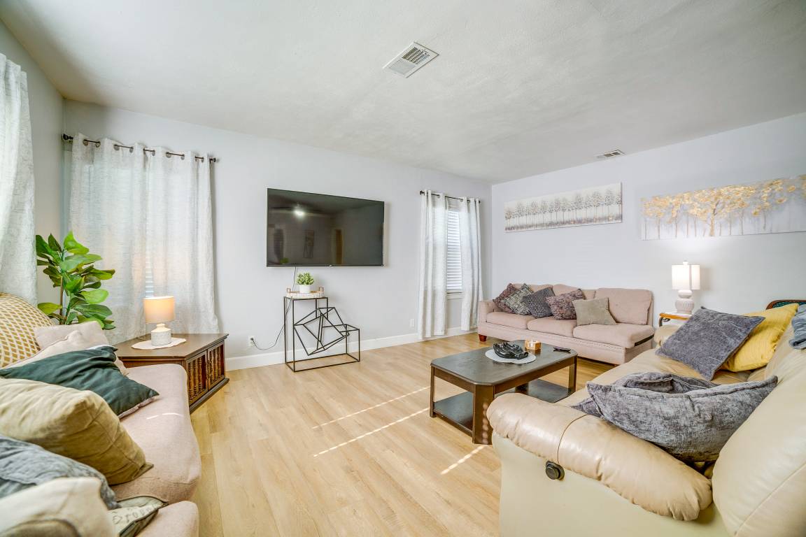 130 M² House ∙ 3 Bedrooms ∙ 6 Guests - Riverside, CA