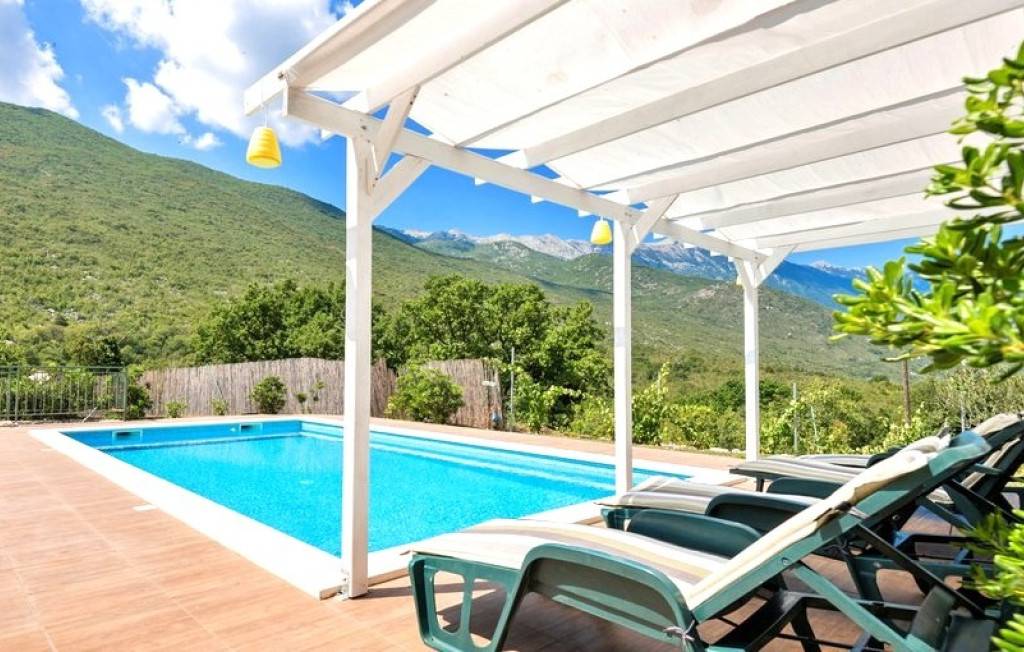 115 M² Villa ∙ 3 Bedrooms ∙ 8 Guests - Makarska Riviera