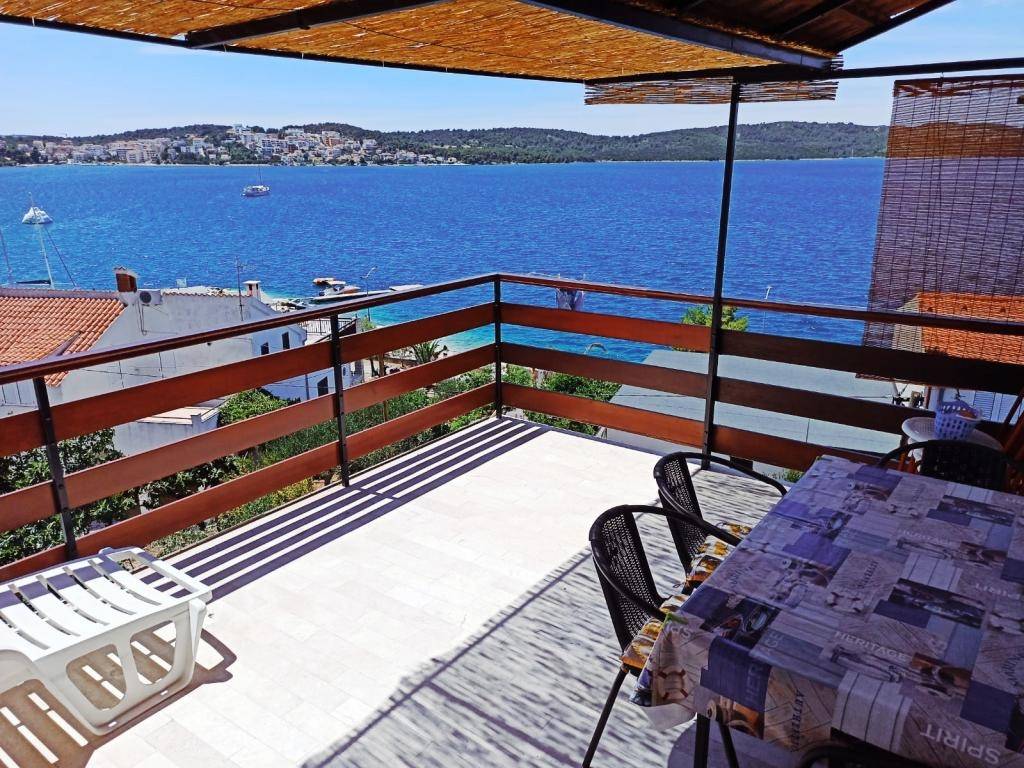 60 M² Ferienwohnung ∙ 2 Schlafzimmer ∙ 6 Gäste - Trogir