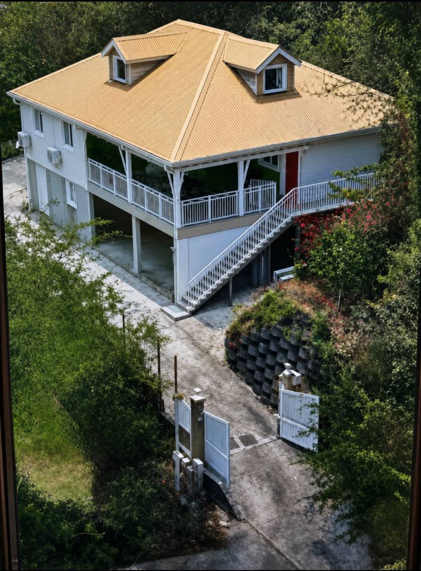 612 M² Villa ∙ 4 Chambres ∙ 10 Personnes - Fort-de-France