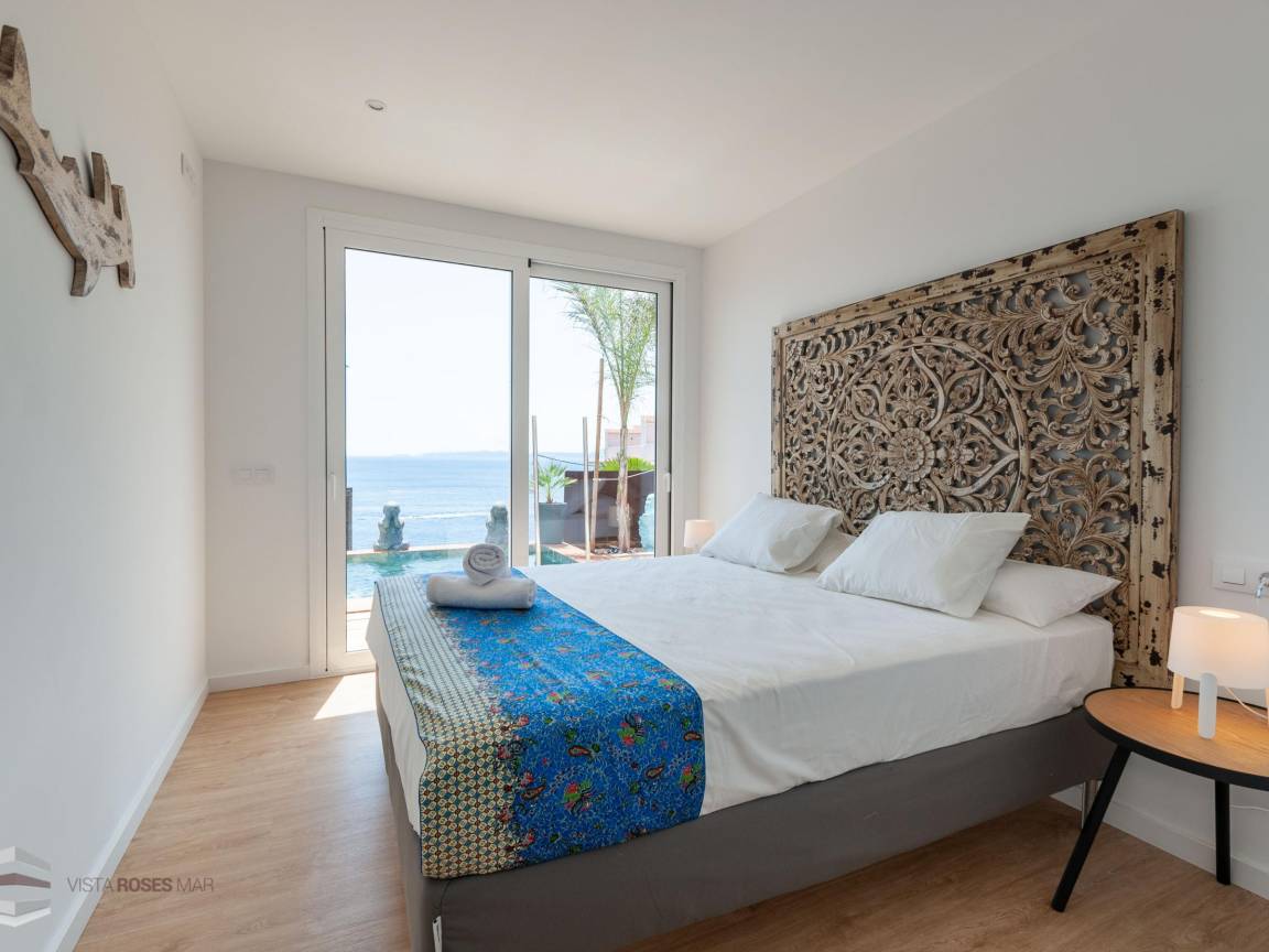 143 M² House ∙ 3 Bedrooms ∙ 6 Guests - Roses