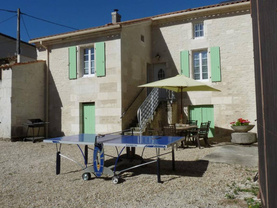 80 M² Cottage ∙ 2 Bedrooms ∙ 5 Guests - Charente