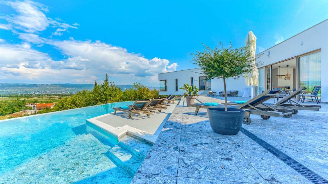 620 M² Villa ∙ 10 Bedrooms ∙ 20 Guests - Croatia