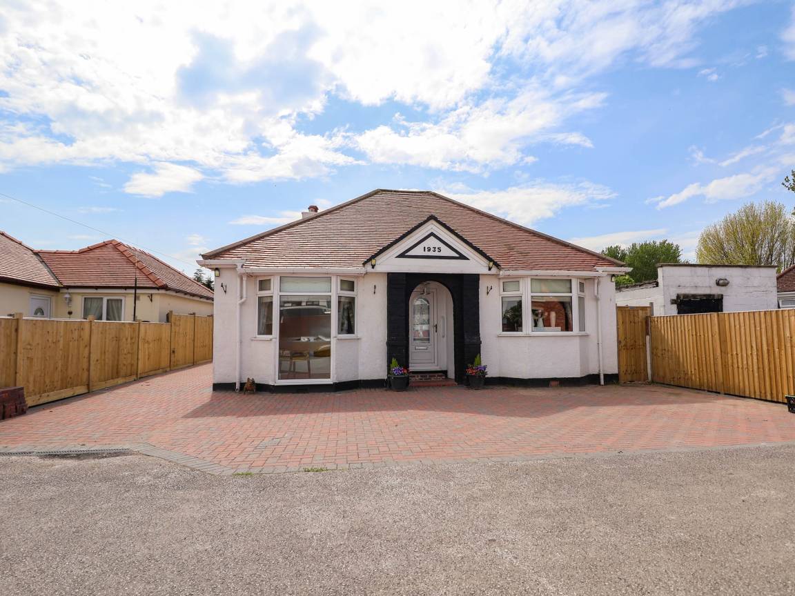 Cottage ∙ 3 Bedrooms ∙ 6 Guests - Talacre Beach