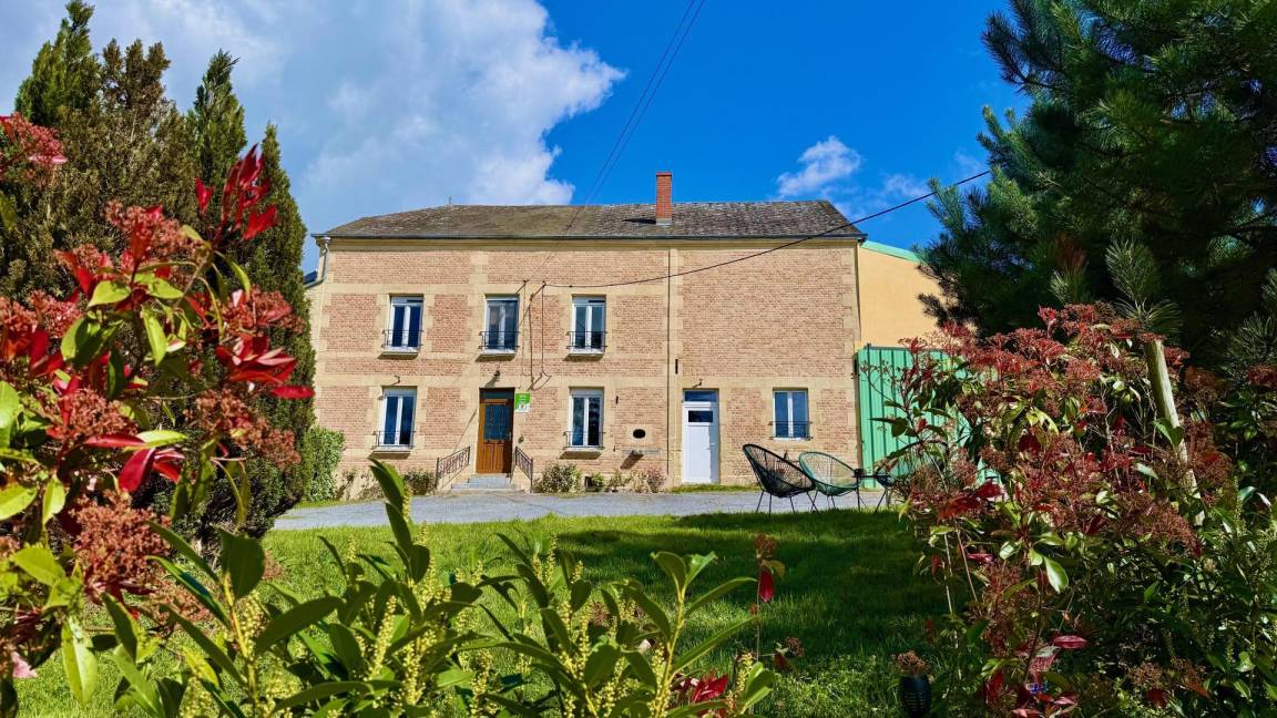 200 M² Gîte ∙ 4 Chambres ∙ 9 Personnes - Ardennes