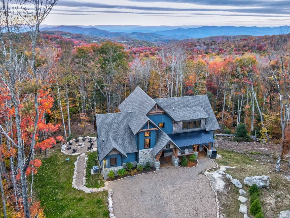 Cabin ∙ 3 Bedrooms ∙ 8 Guests - Beech Mountain, NC