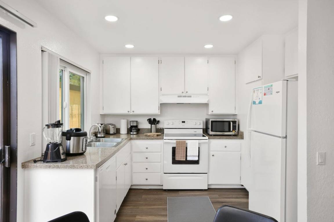 Shared Room ∙ 1 Bedroom ∙ 1 Guest - Irvine, CA