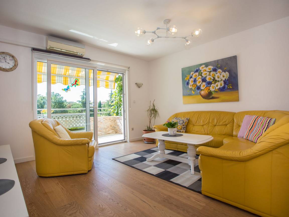 80 M² Huoneisto ∙ 2 Makuuhuonetta ∙ 5 Vierasta - Poreč