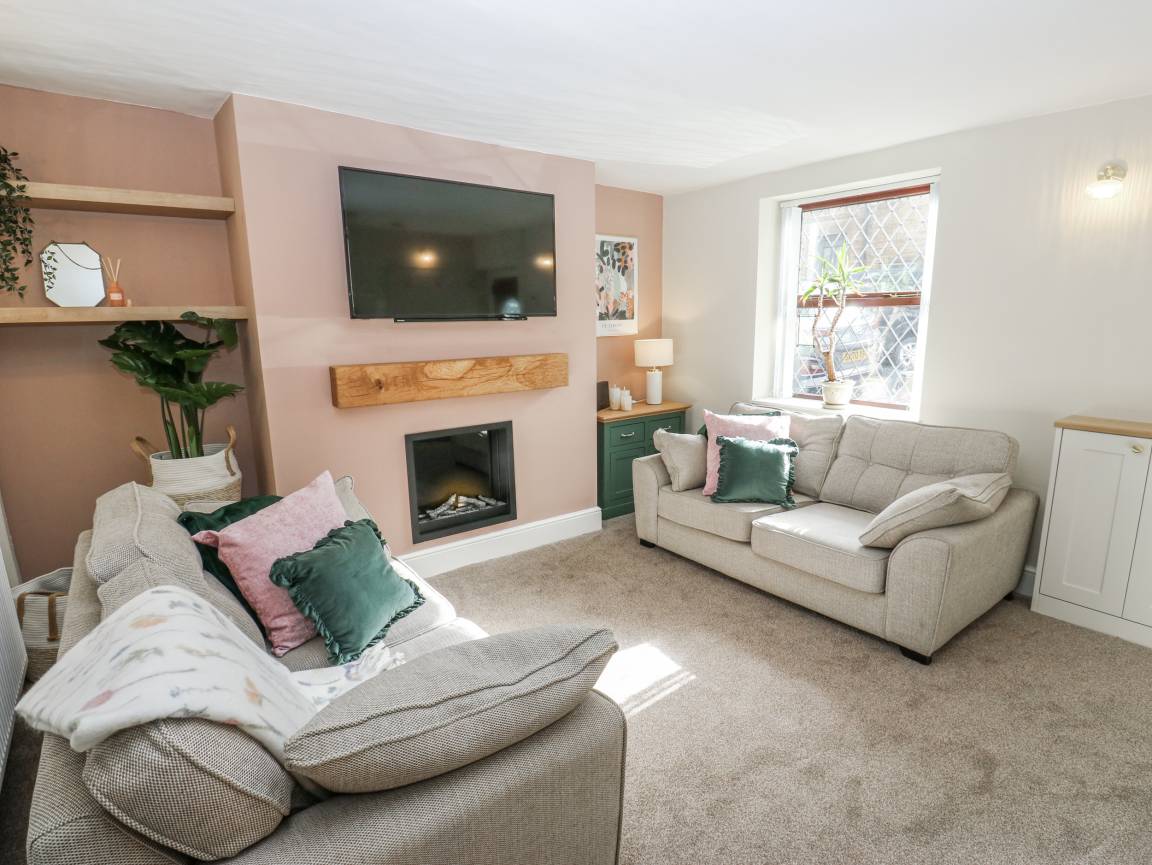 Cottage ∙ 2 Bedrooms ∙ 4 Guests - Oldham