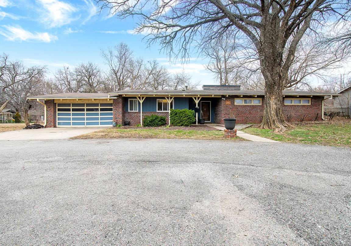 House ∙ 3 Bedrooms ∙ 6 Guests - Wichita, KS