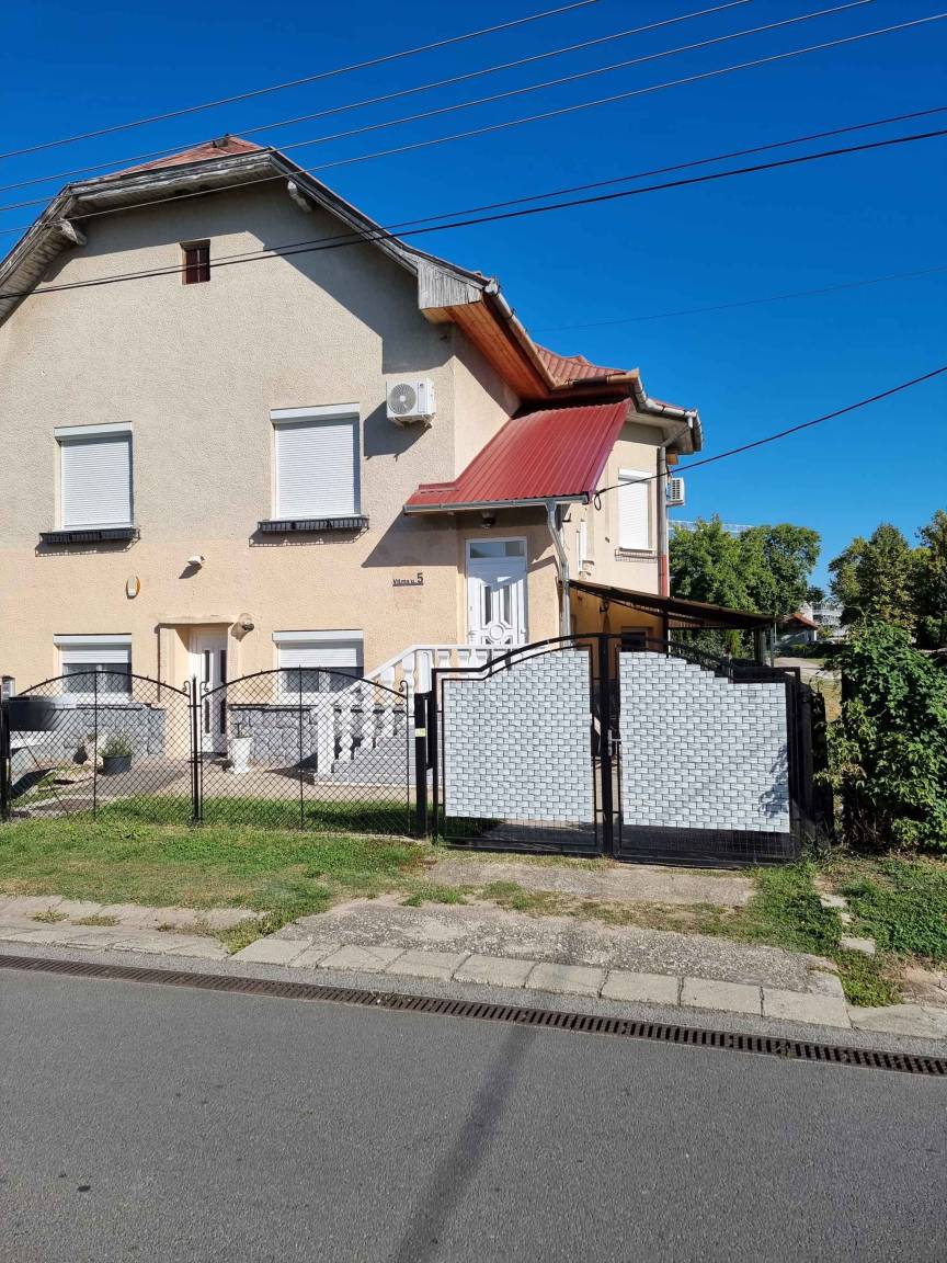 250 M² Ferienwohnung ∙ 6 Schlafzimmer ∙ 14 Gäste - Plattensee