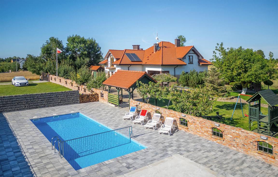 300 M² Ferienhaus ∙ 8 Schlafzimmer ∙ 18 Gäste - Darłowo