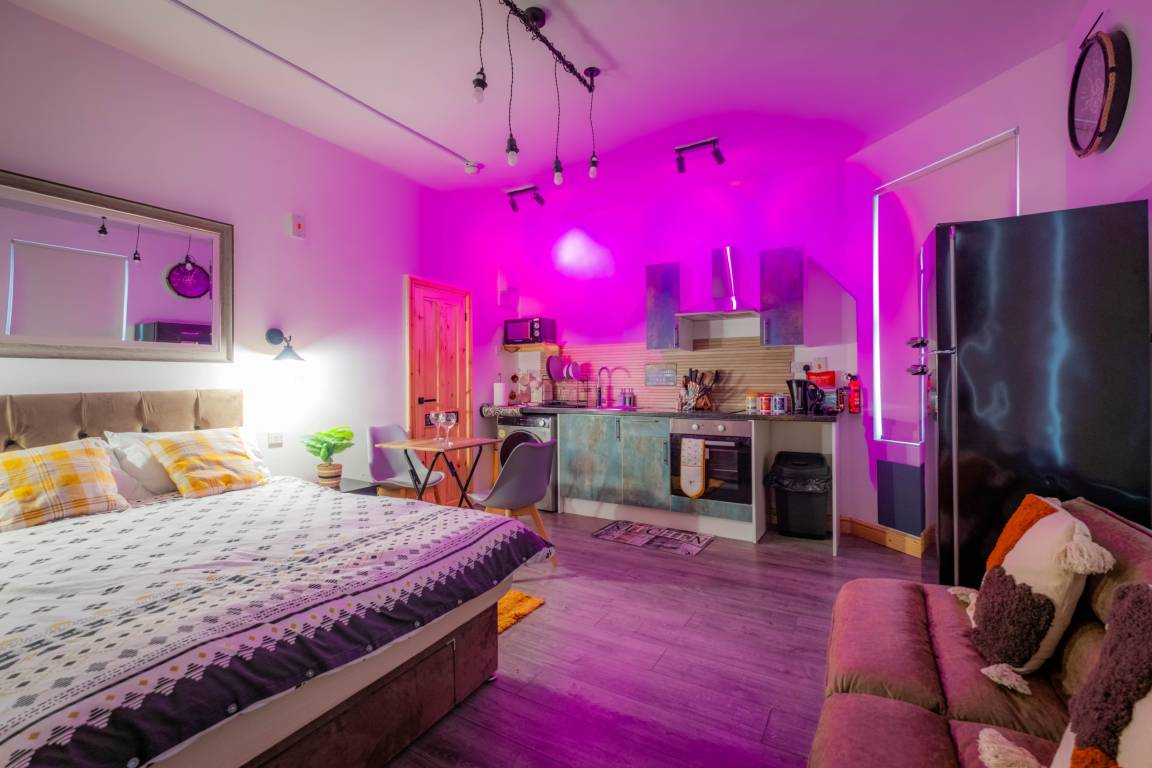 Studio Flat ∙ 1 Bedroom ∙ 2 Guests - Elland Road