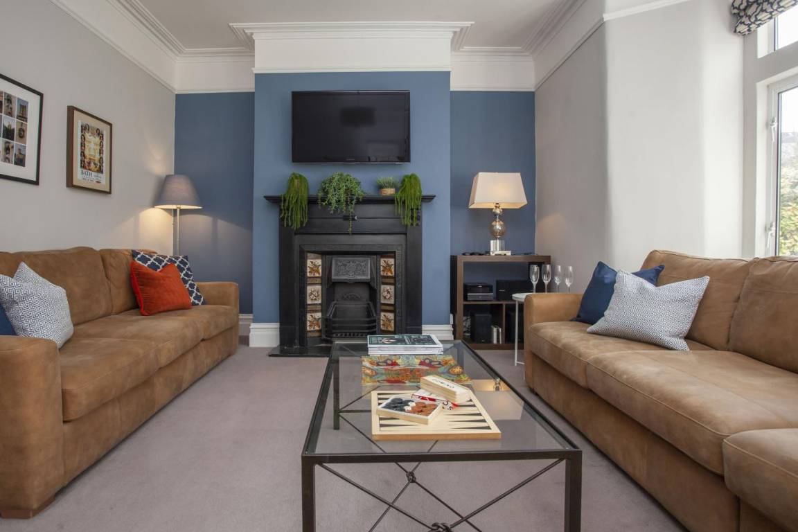Cottage ∙ 5 Bedrooms ∙ 10 Guests - Bath