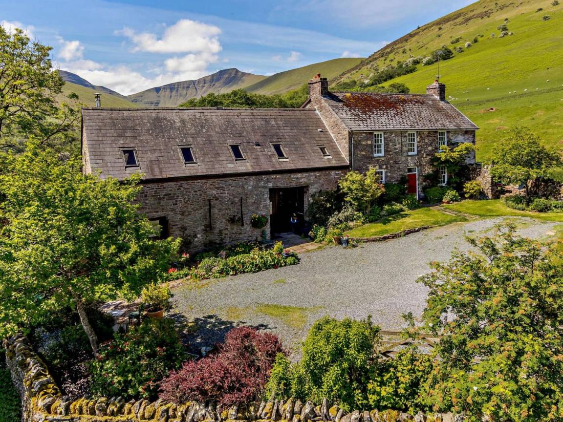 Cottage ∙ 4 Bedrooms ∙ 8 Guests - Brecon