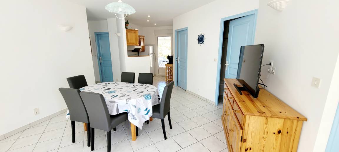 90 M² House ∙ 3 Bedrooms ∙ 6 Guests - Angles