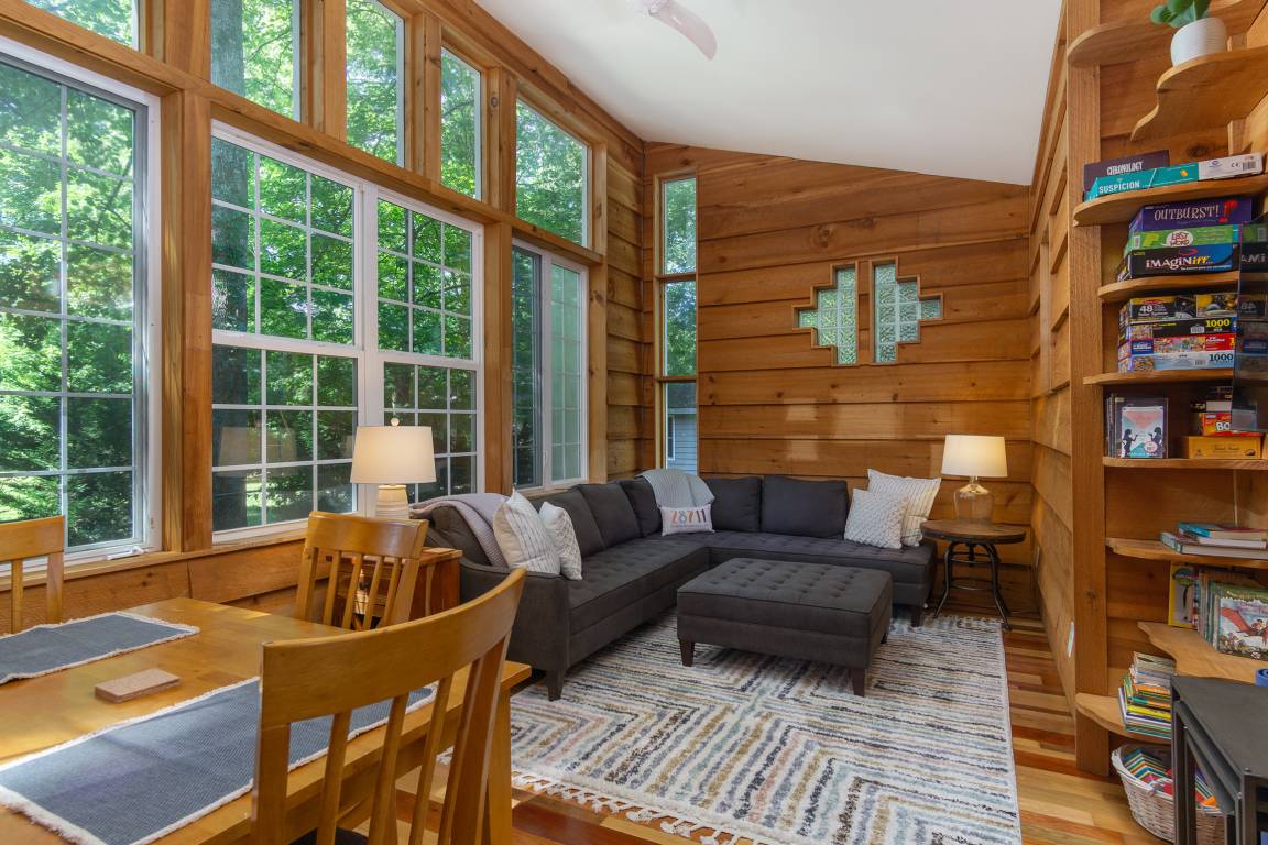 86 M² Cottage ∙ 2 Bedrooms ∙ 4 Guests - Black Mountain, NC