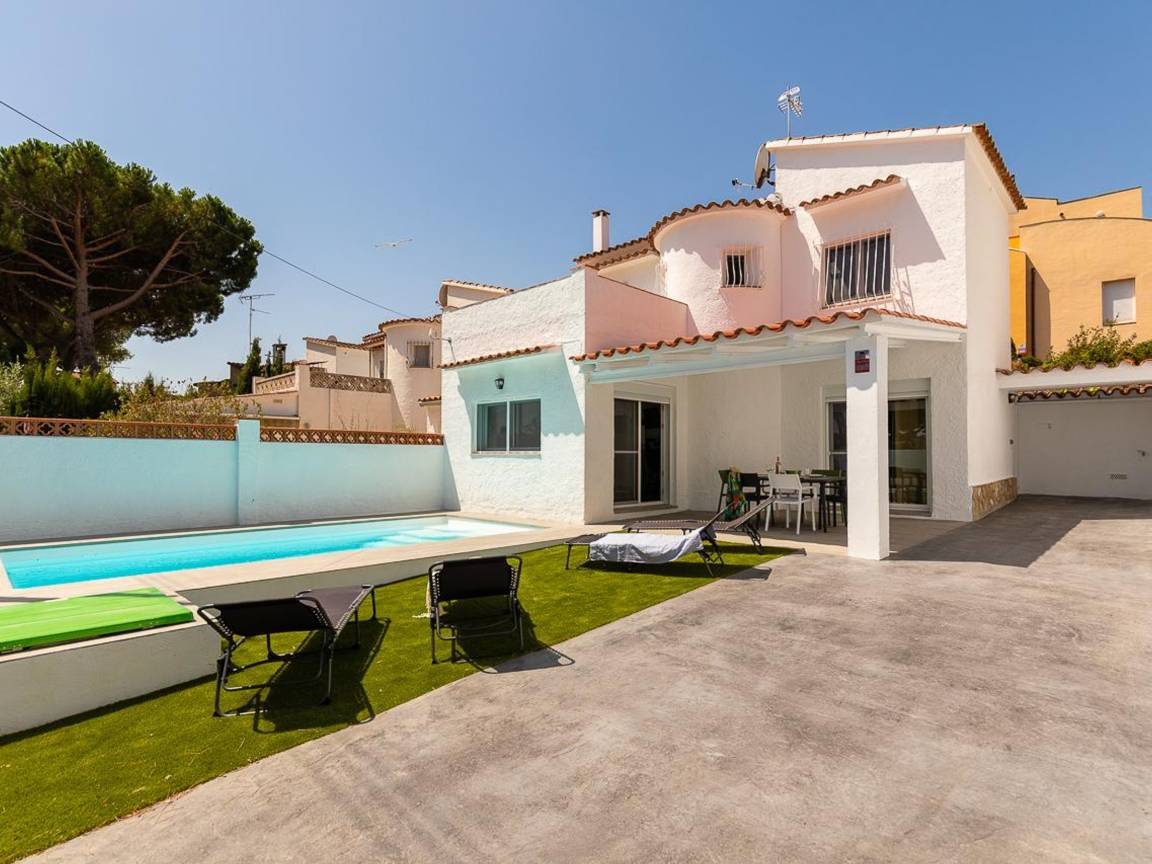 70 M² Maison De Vacances ∙ 3 Chambres ∙ 4 Personnes - L'Escala