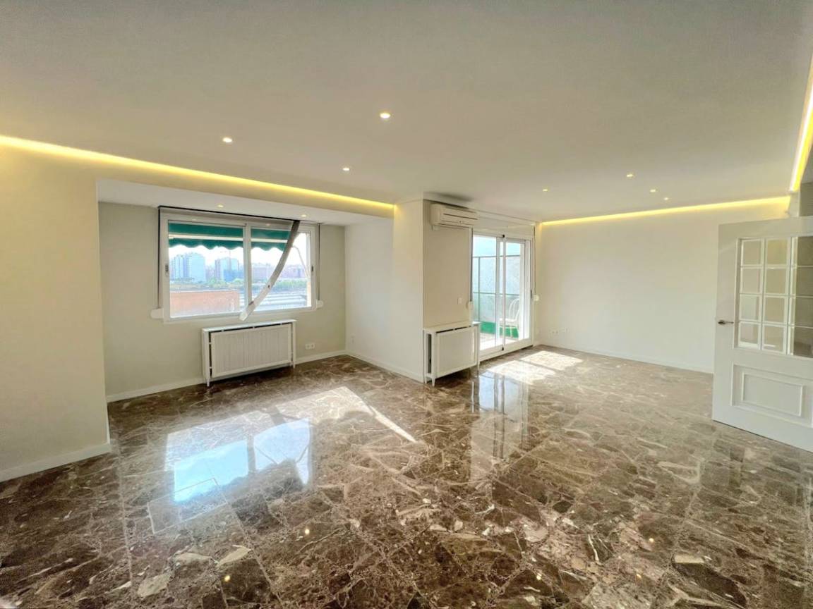 180 M² Apartment ∙ 3 Bedrooms ∙ 6 Guests - Valencia