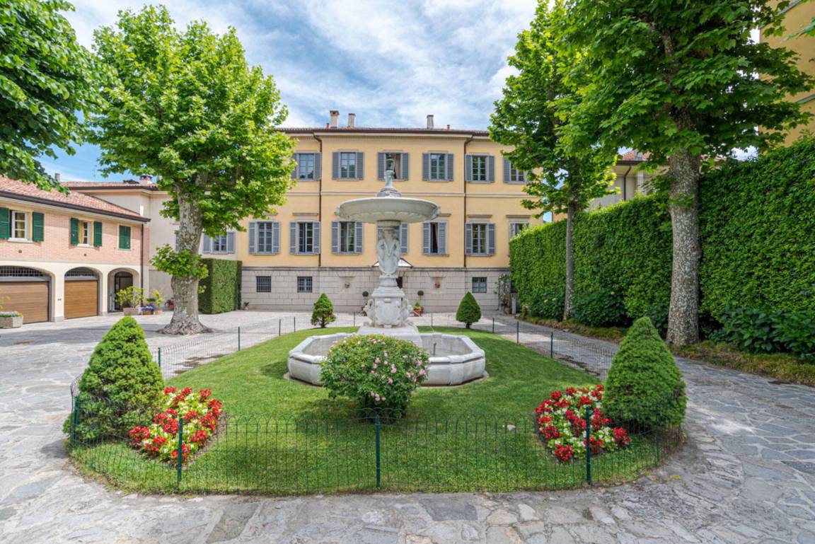 Castillo ∙ 11 Habitaciones ∙ 23 Huéspedes - Como