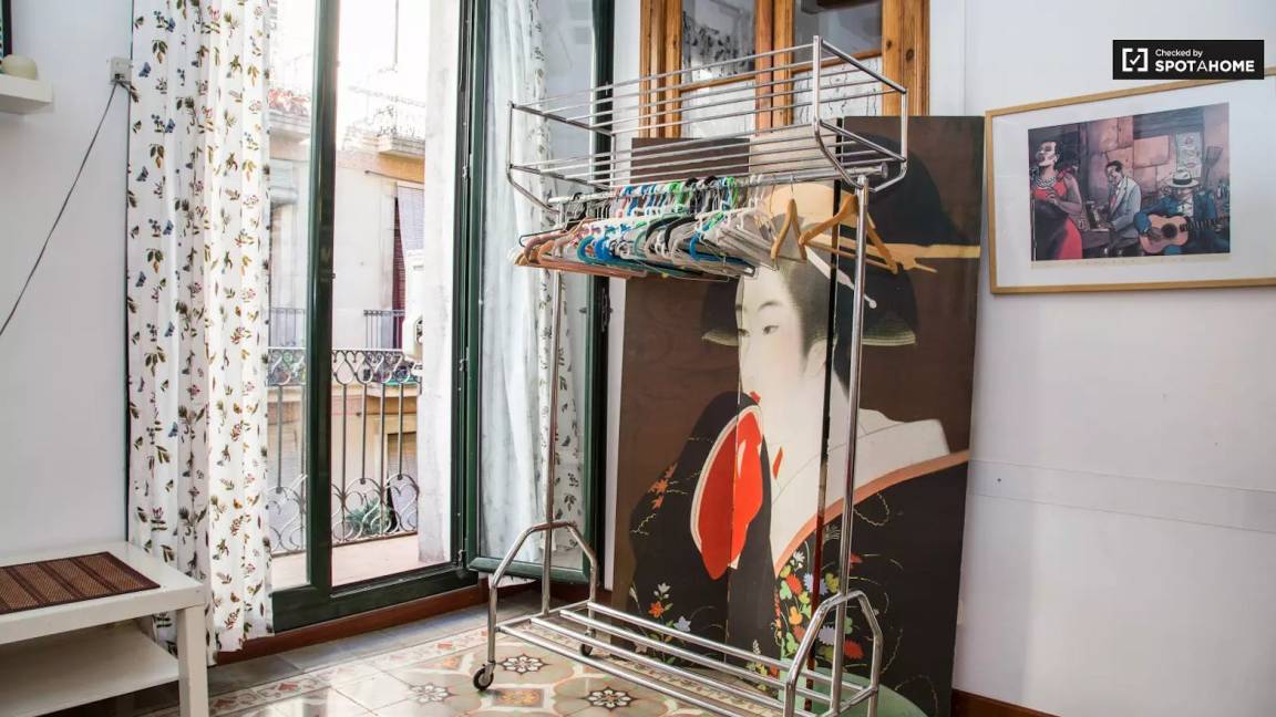 85 M² Apartamento ∙ 4 Habitaciones ∙ 4 Huéspedes - Badalona