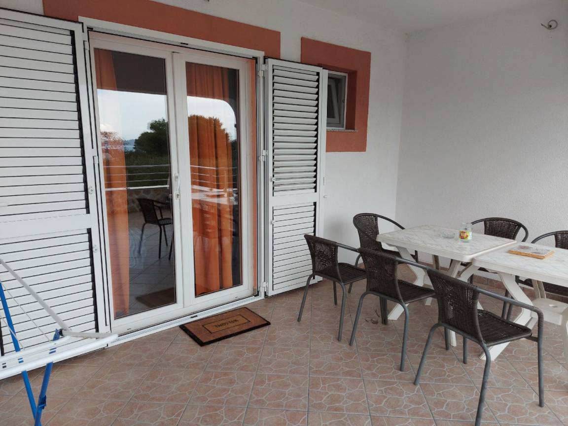 70 M² Ferienwohnung ∙ 1 Schlafzimmer ∙ 4 Gäste - Tisno